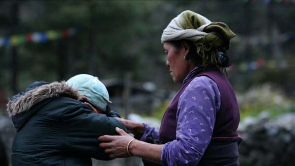 25-dollar Sisyphus: The Story of Himalayan Porters (2017)